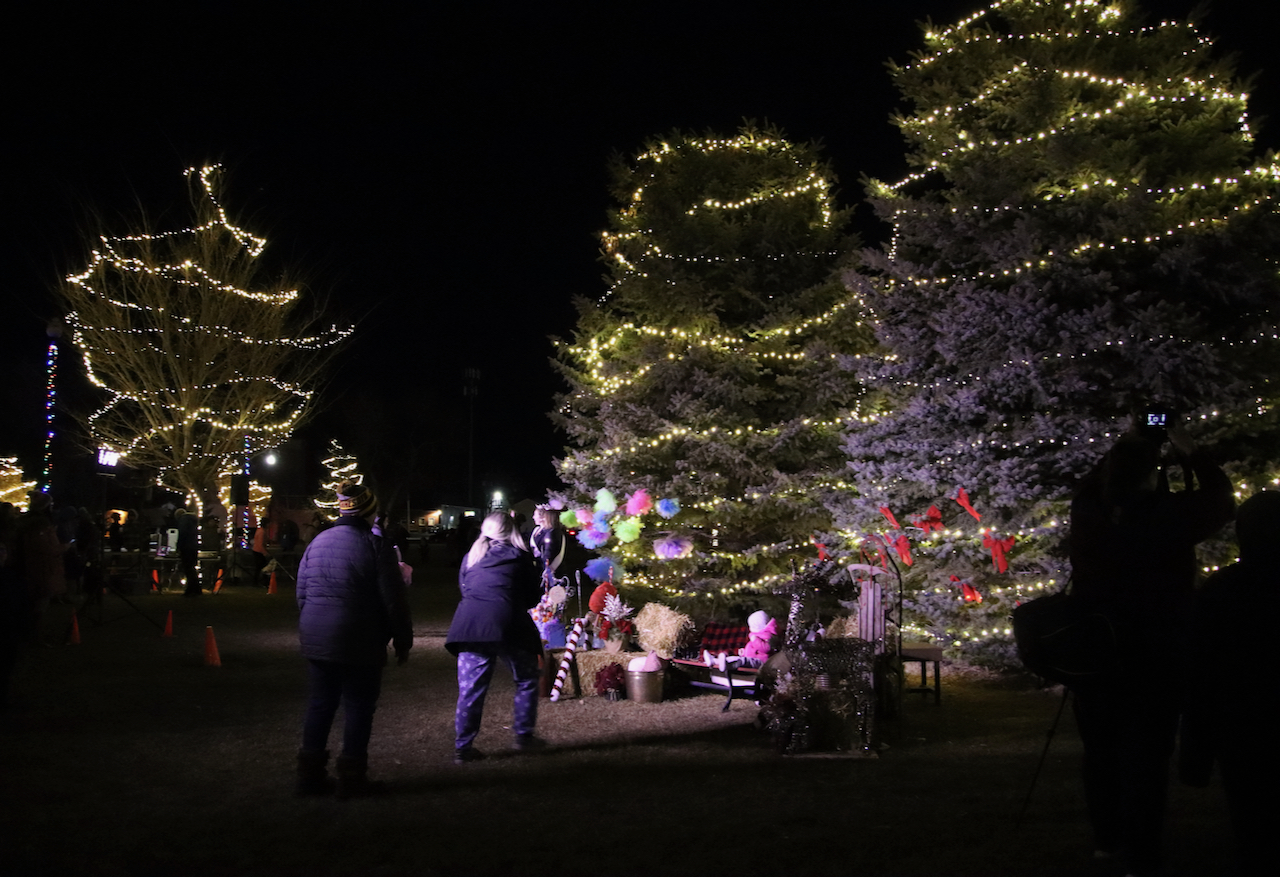 Gallery: Central Park Tree Lighting Featured Outdoor Photo Booths ...