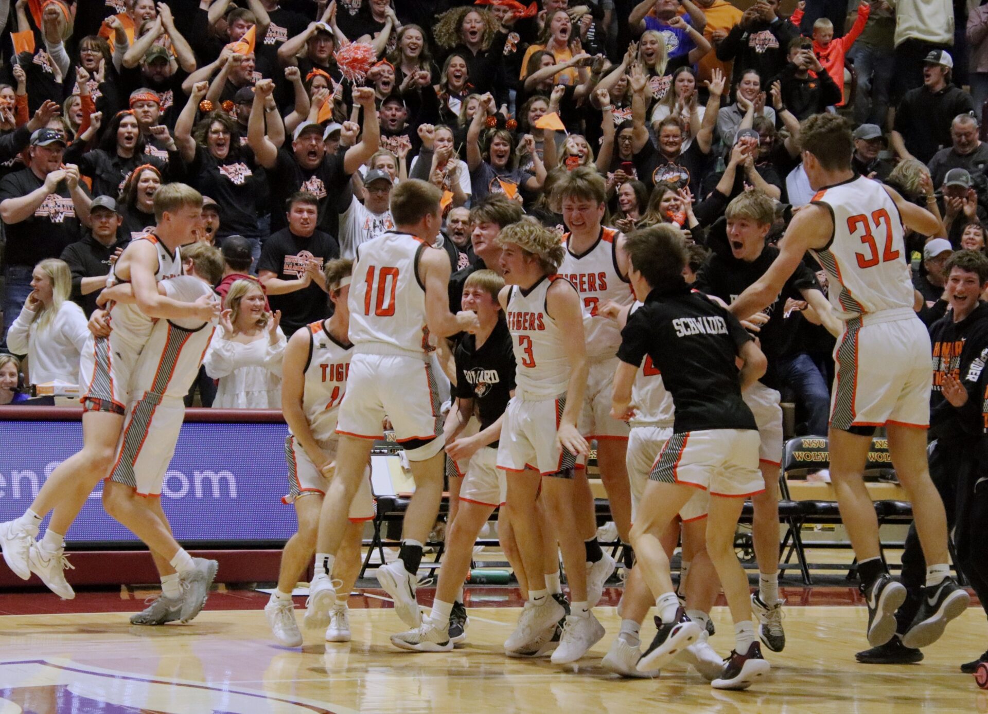 State B Basketball: Howard Outlasts Three-time Champ De Smet In OT To ...