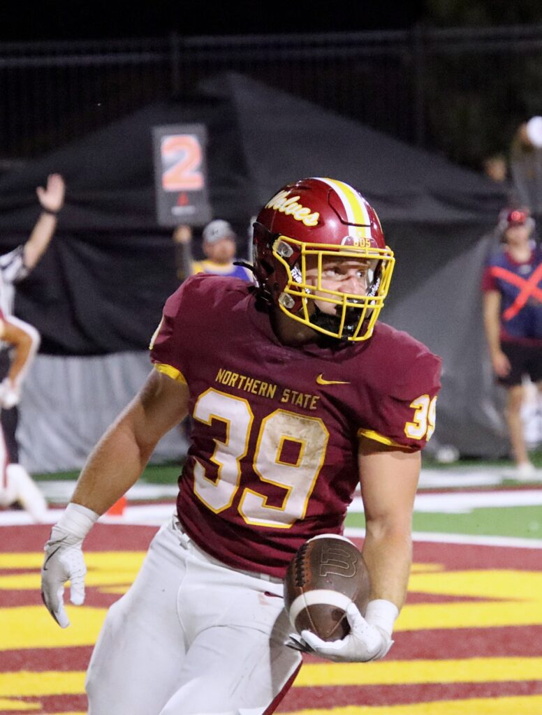 Late Score Seals First Win For Northern State Football Team | Aberdeen ...