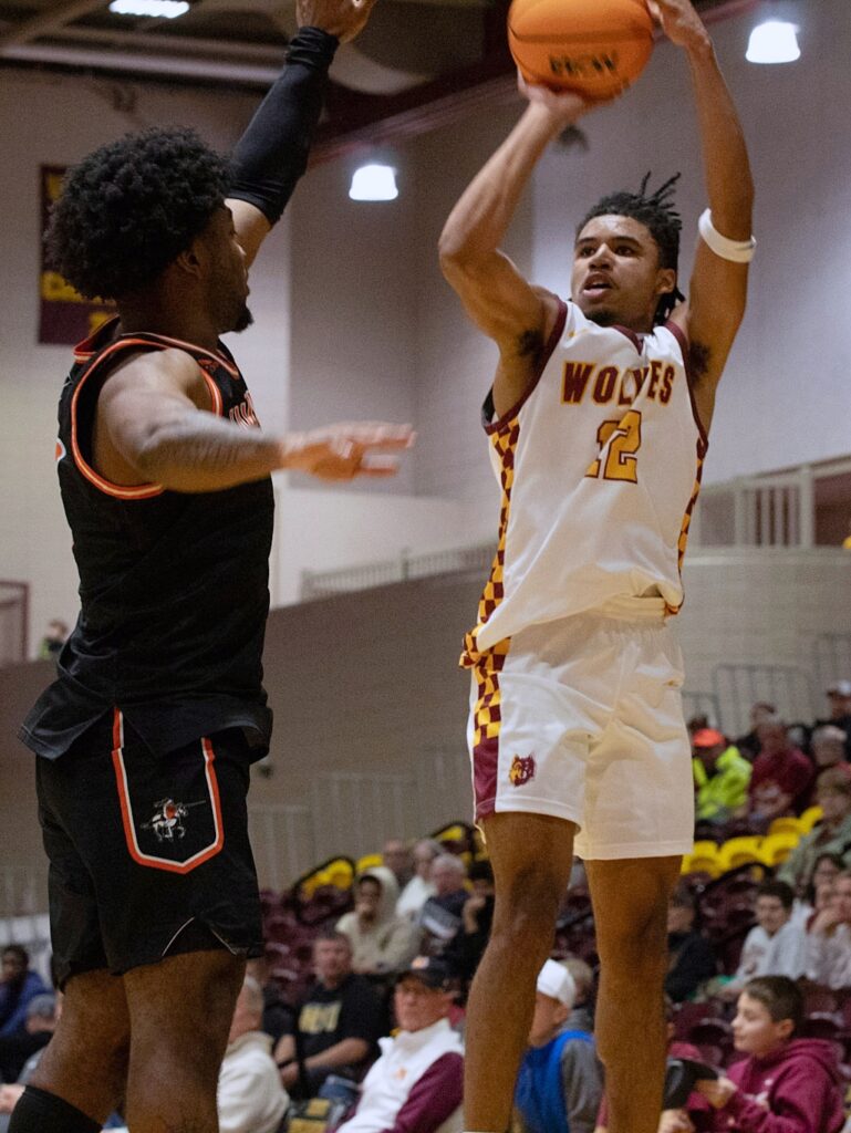 Northern Men's Basketball: Wolves Split Pair Of Tight Games As Wilber ...